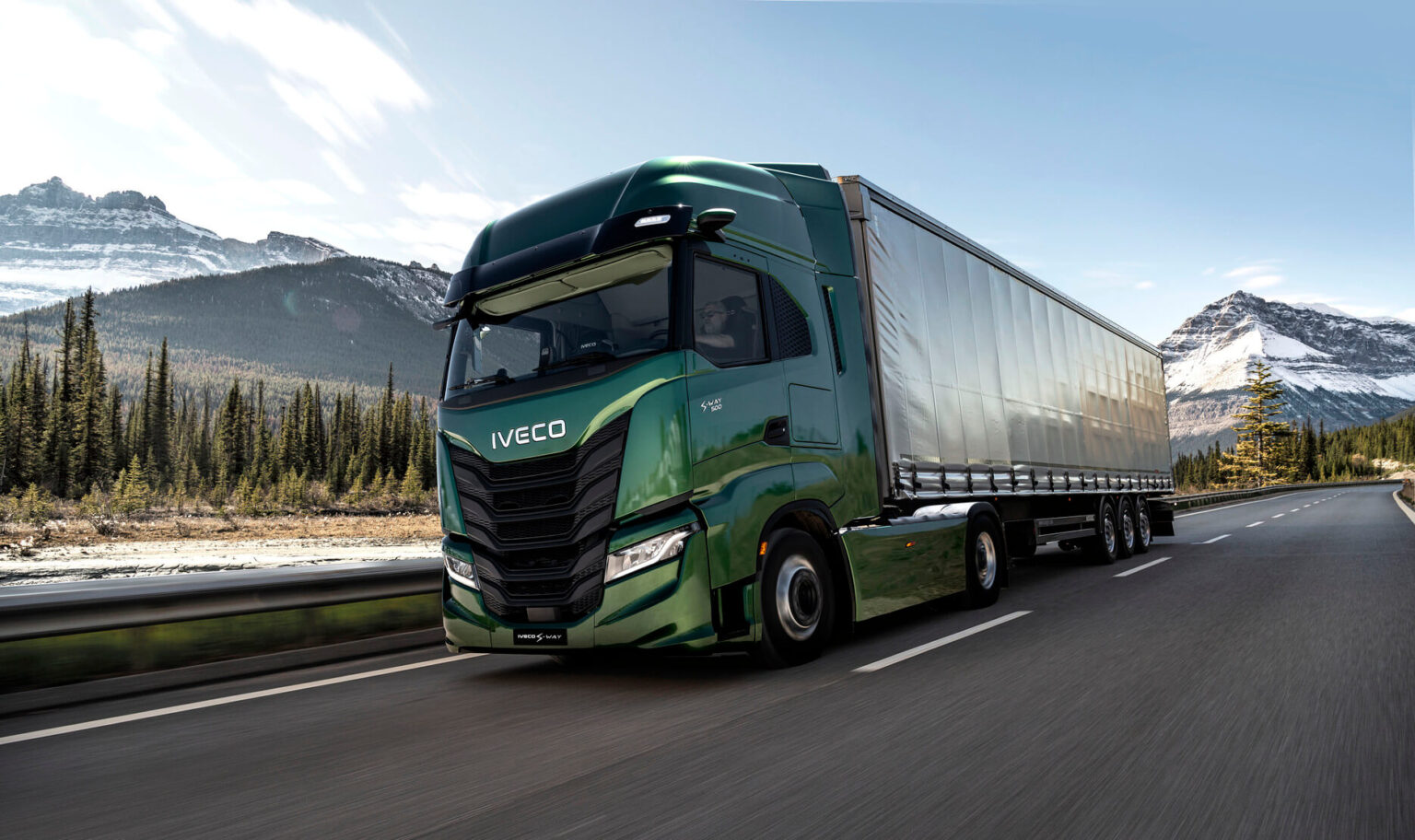 IVECO S-WAY NATURAL GAS RIGID | Sustainable truck for long distance