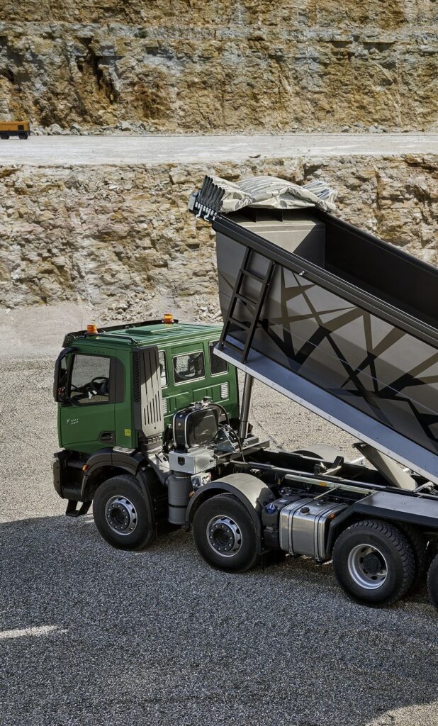 IVECO T-WAY ARTIC | The off-road tractor unit